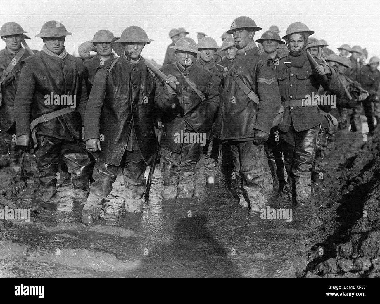 Wwi british soldiers mud hi-res stock photography and images - Alamy