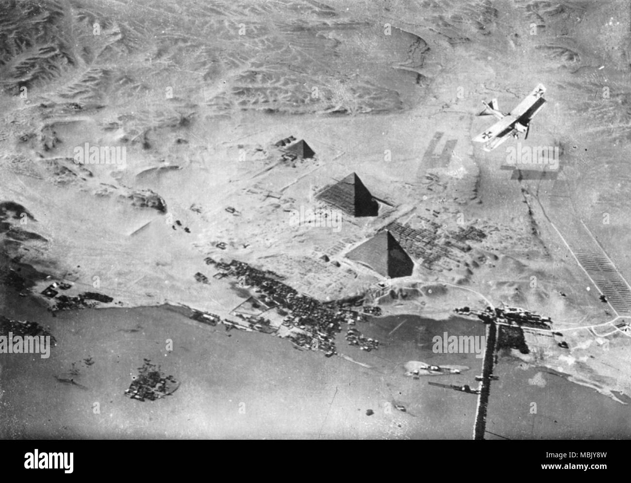 Egypt pyramids aerial hi-res stock photography and images - Alamy