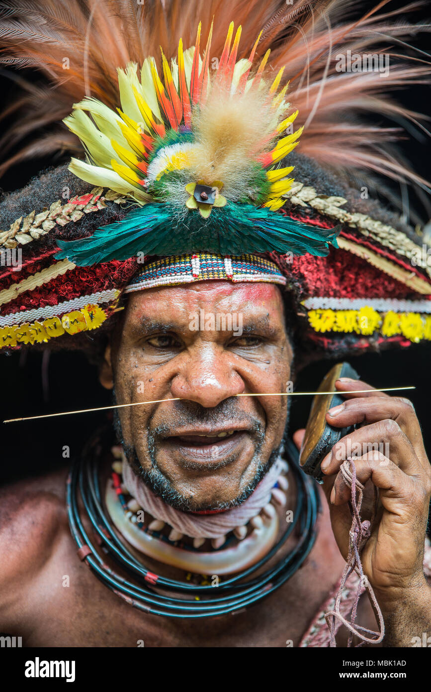Huli people hi-res stock photography and images - Alamy