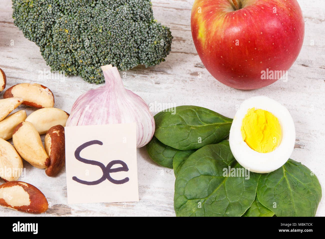 Food containing selenium, vitamins and dietary fiber, natural sources ...