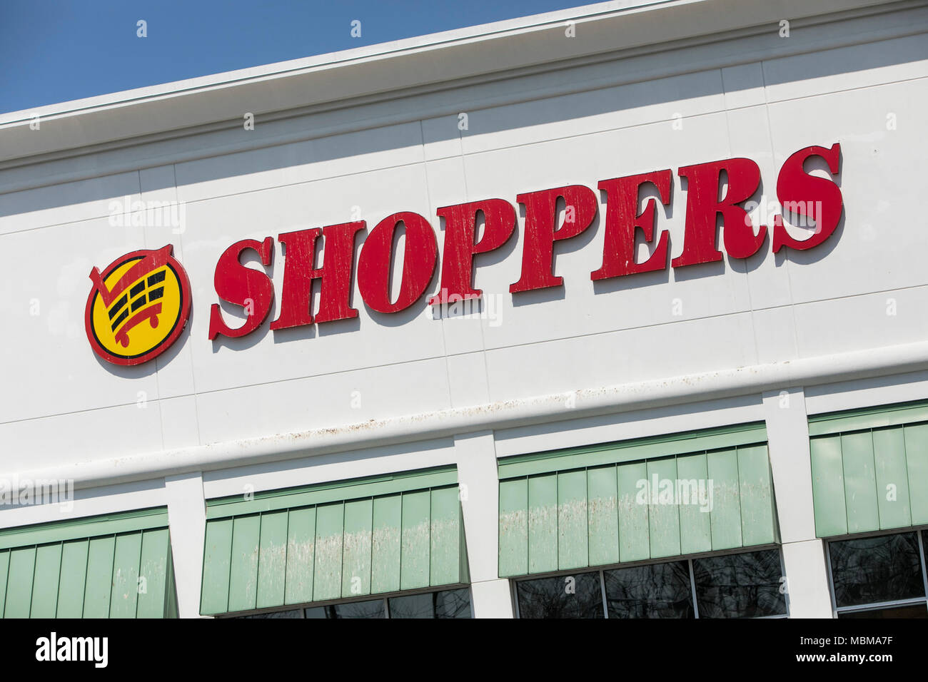 A logo sign outside of a Shoppers Food & Pharmacy grocery retail store ...