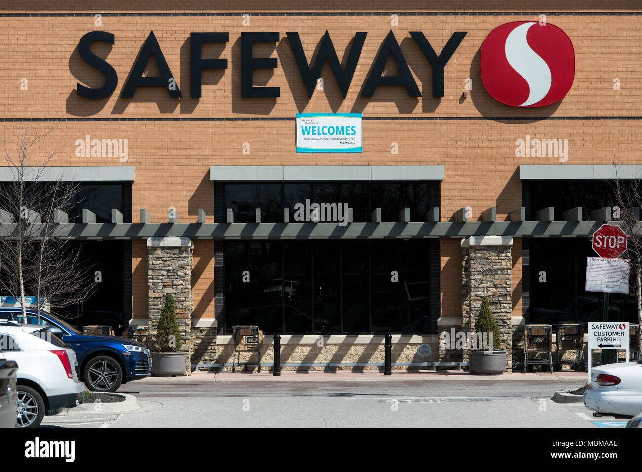 Safeway supermarket logo hi-res stock photography and images - Alamy