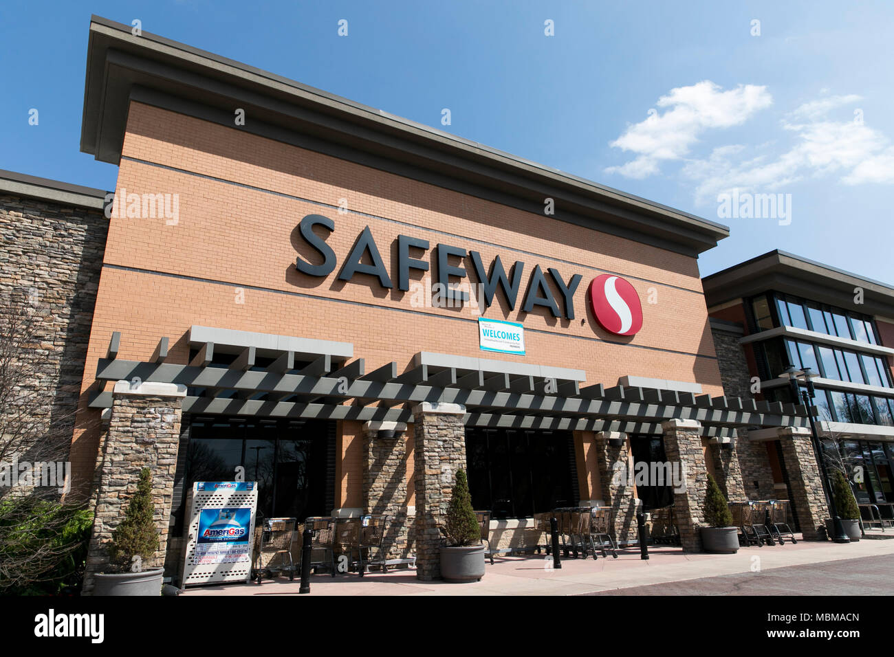 Safeway supermarket hi-res stock photography and images - Alamy