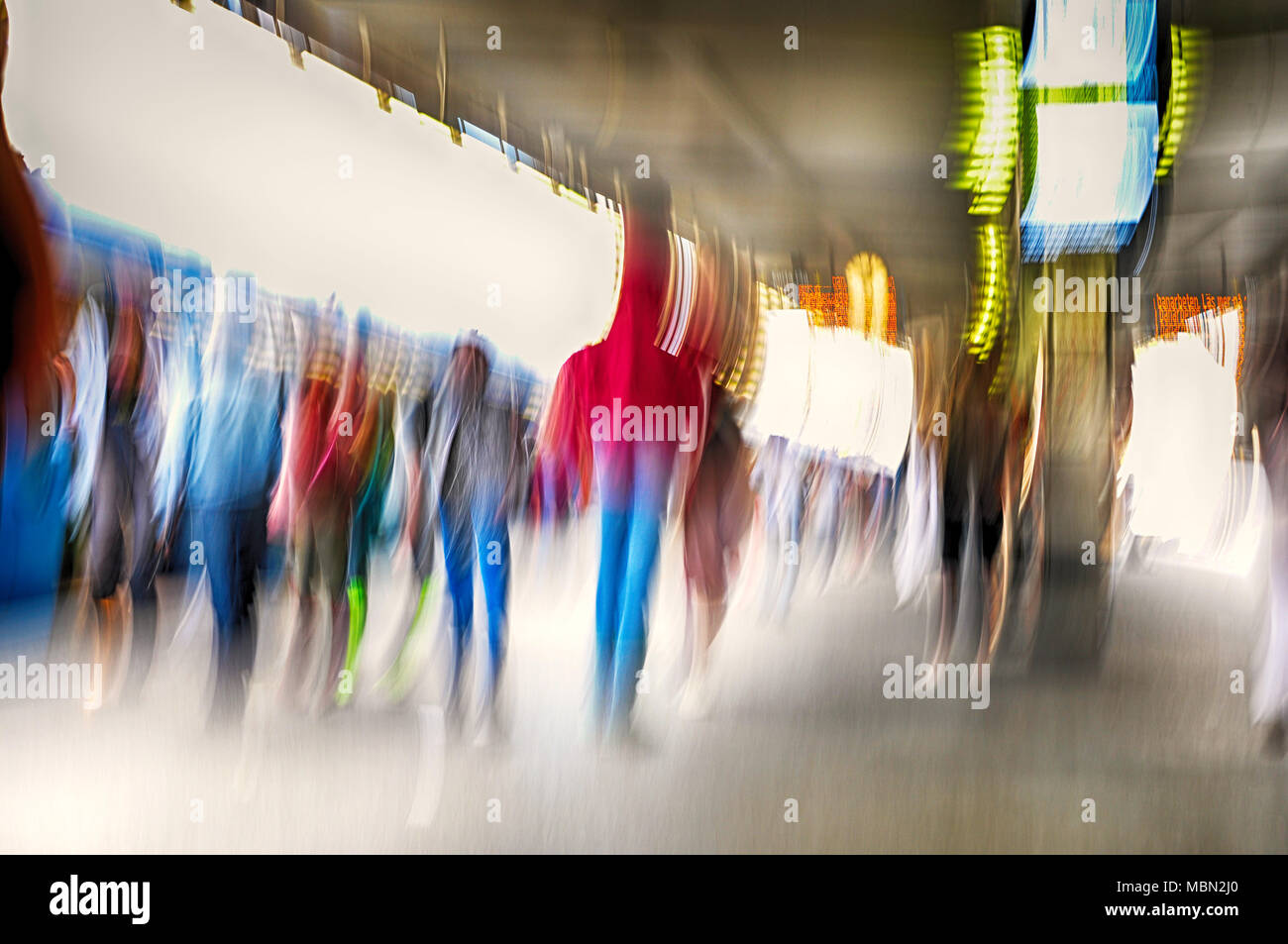 Rush hour train station hi-res stock photography and images - Alamy
