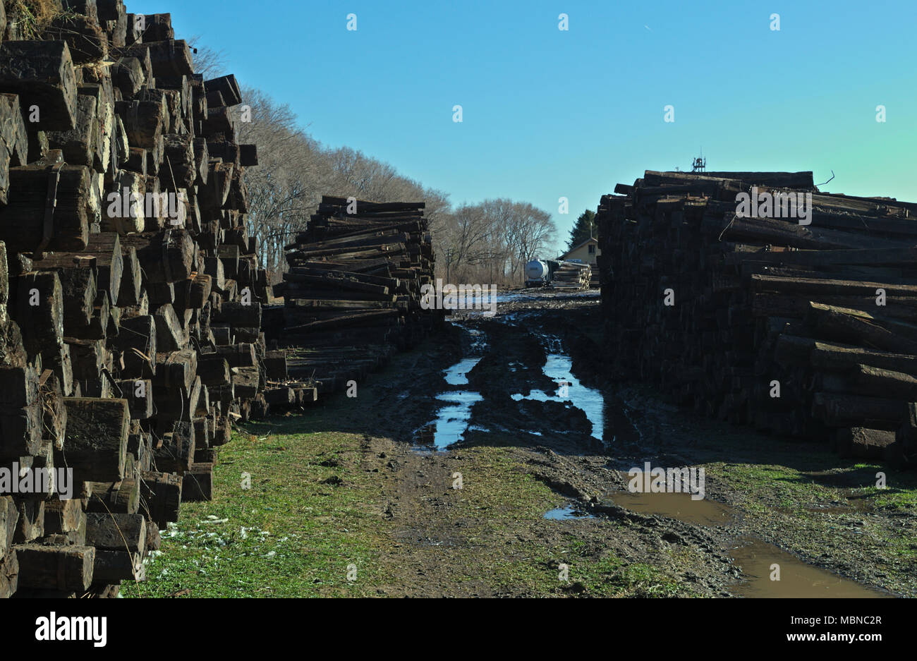 Wooden railroad cross ties hi-res stock photography and images - Alamy