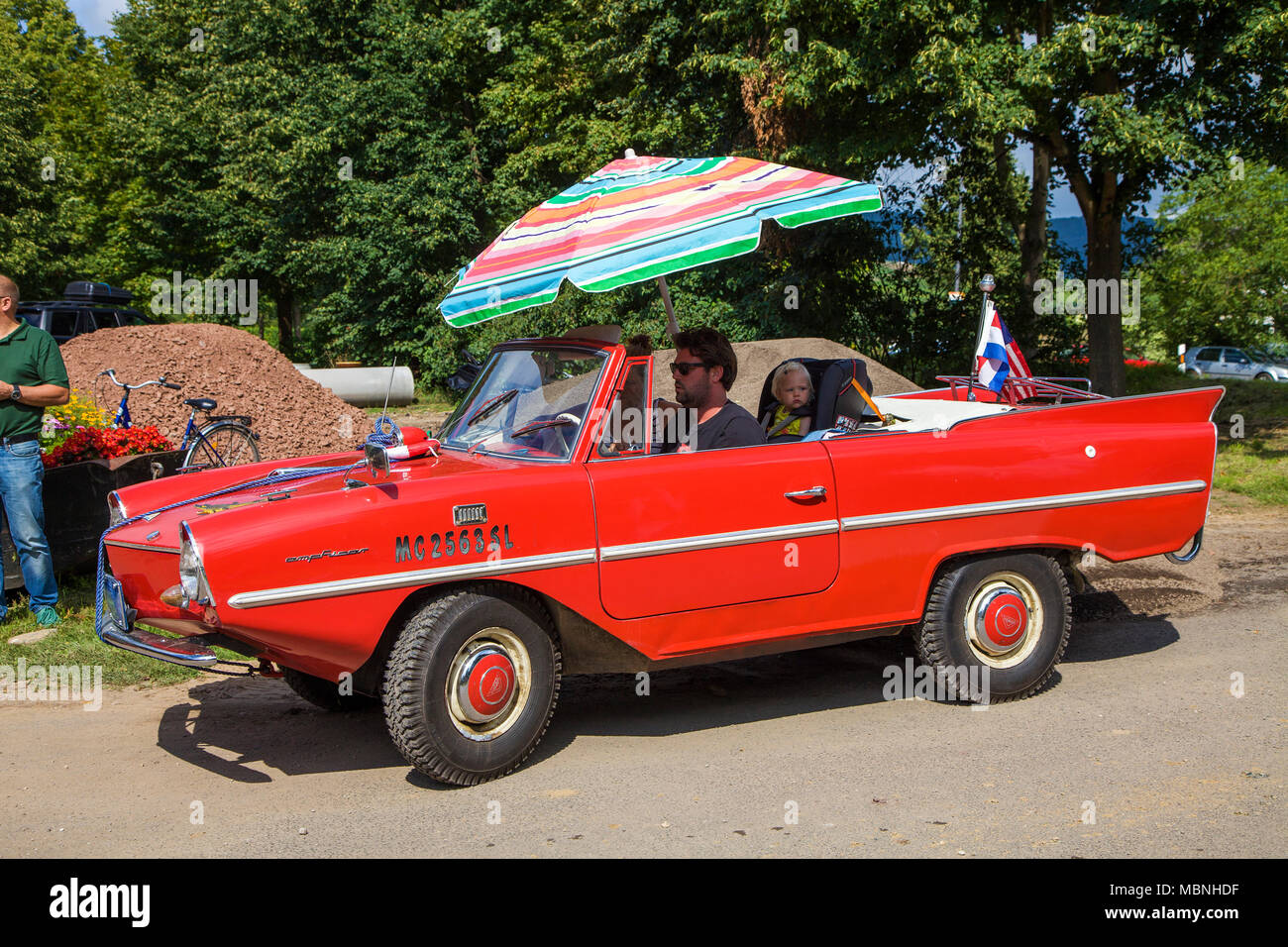 Amphibious car hi-res stock photography and images - Alamy