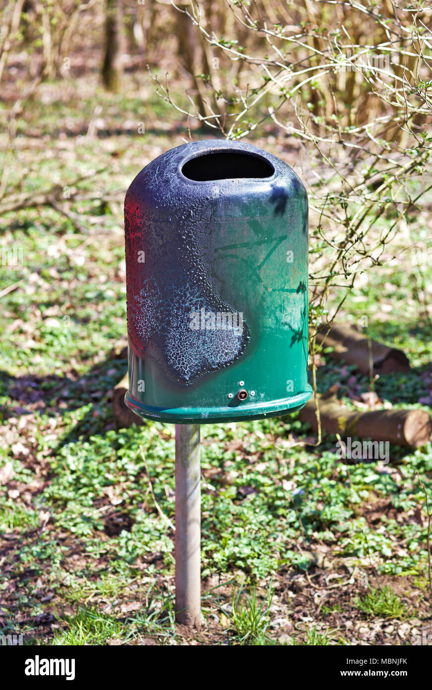 Green dustbin hi-res stock photography and images - Alamy