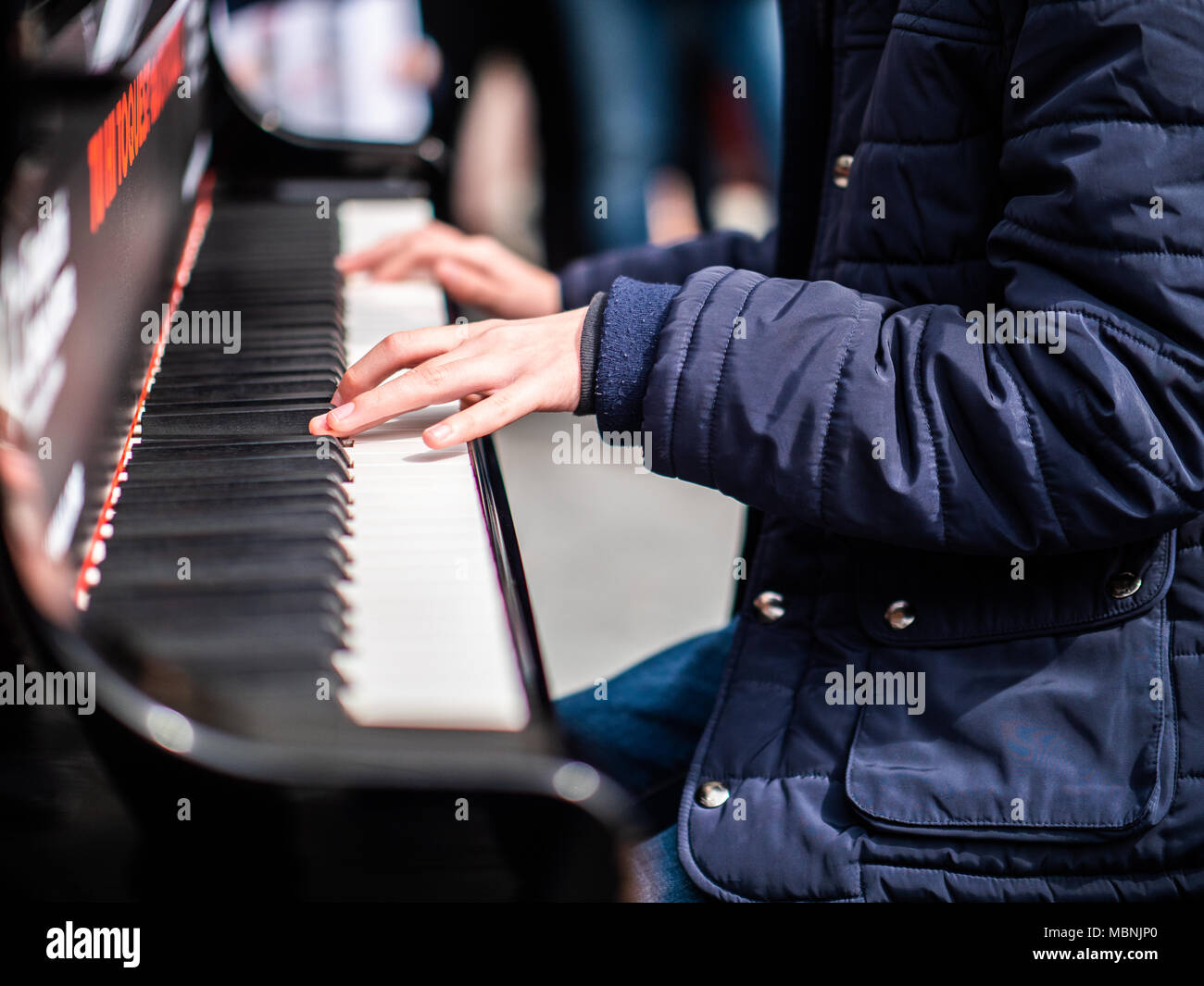 Street piano player hi-res stock photography and images - Alamy