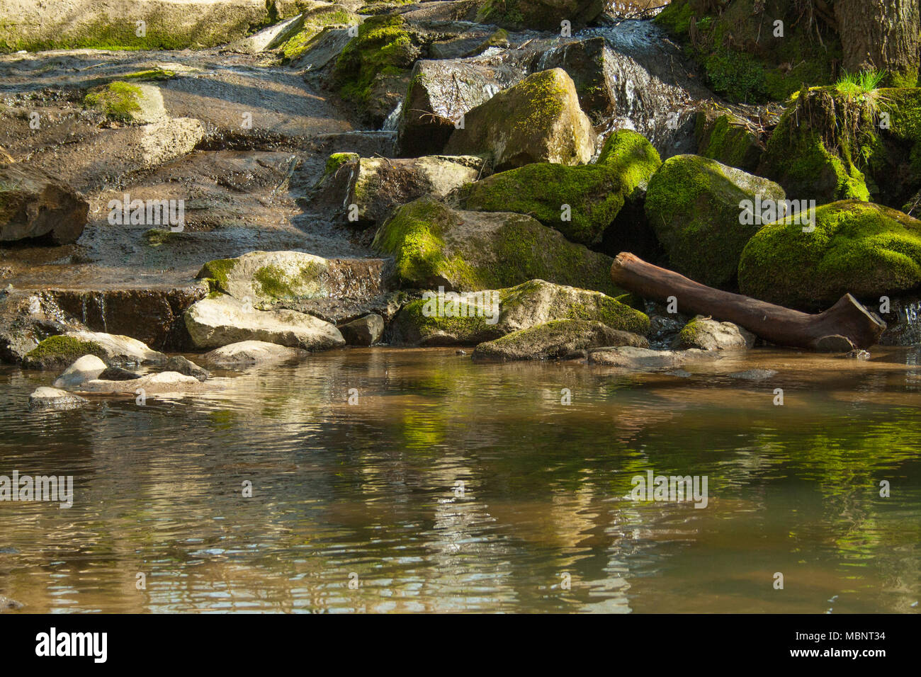 Small waterfall lake stones hi-res stock photography and images - Alamy