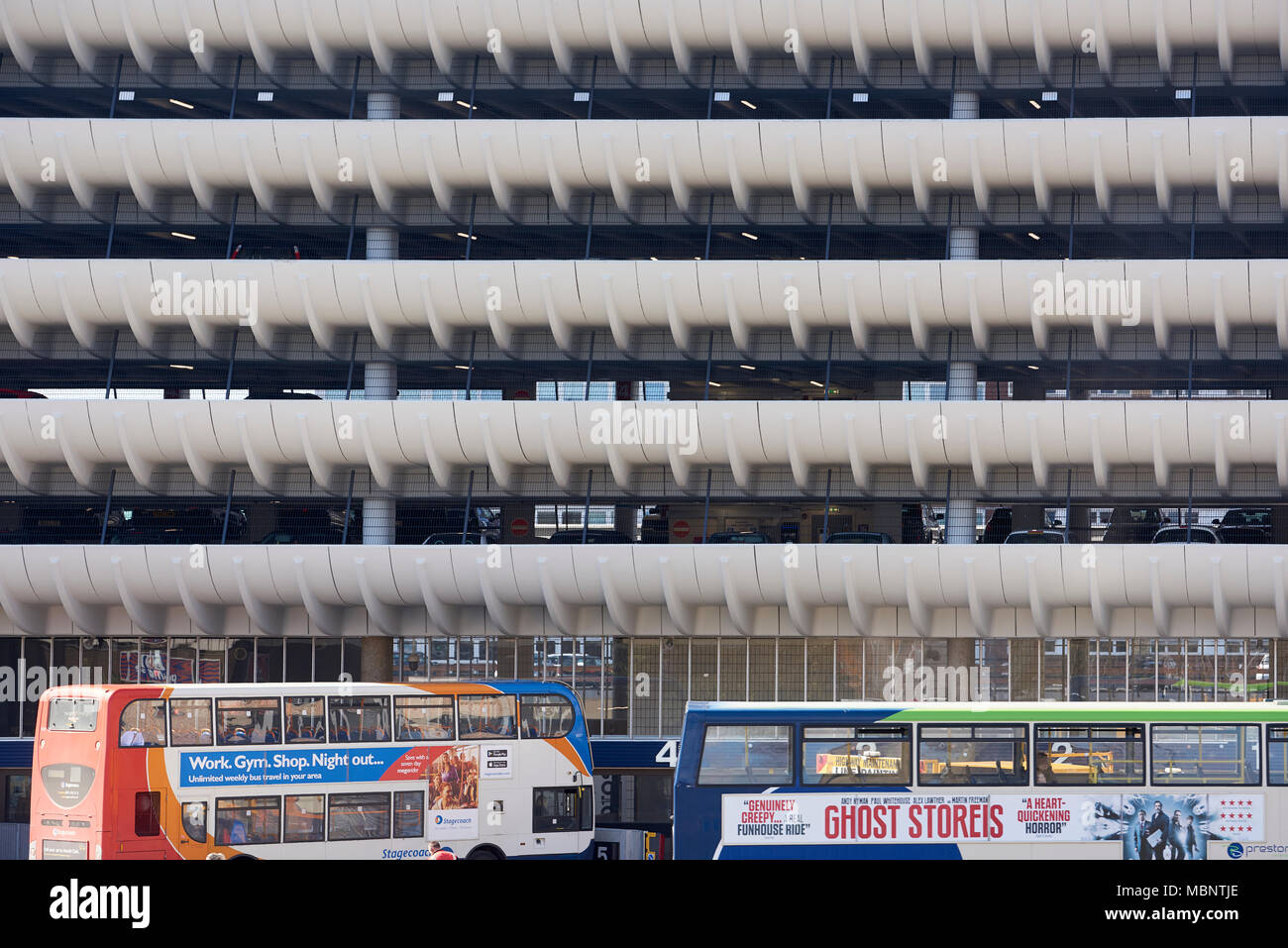 Two storey bus hi-res stock photography and images - Alamy