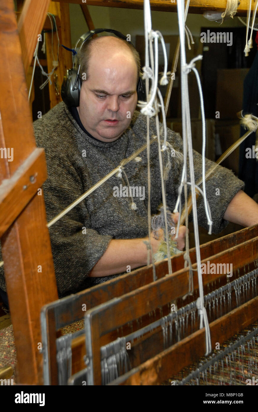 Fly and shuttle loom hi-res stock photography and images - Alamy