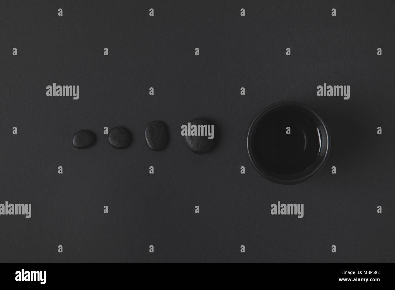Dark black pebbles hi-res stock photography and images - Alamy