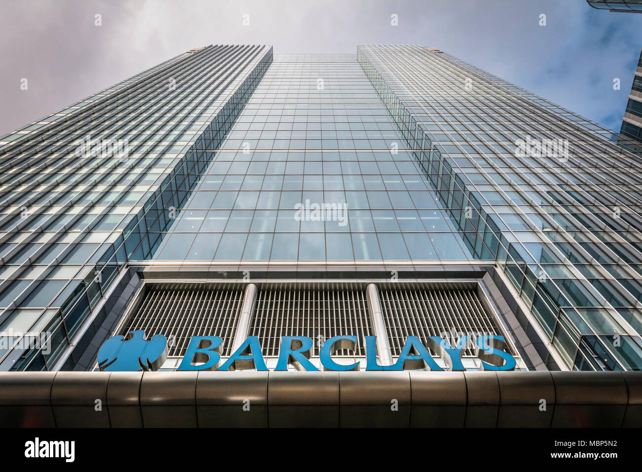 Barclays churchill place canary wharf hi-res stock photography and ...
