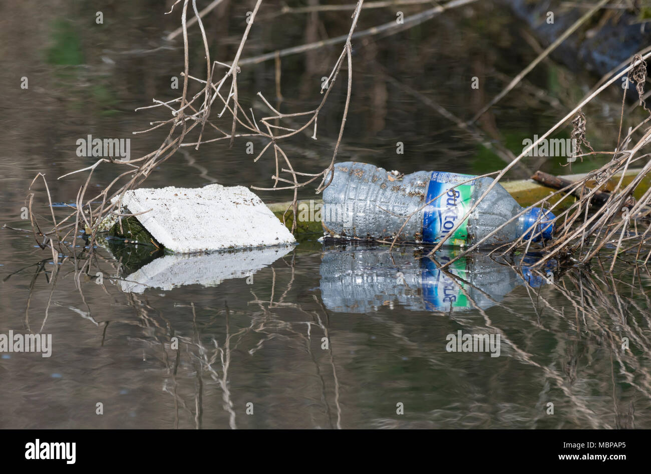 Rubbish in water hi-res stock photography and images - Alamy