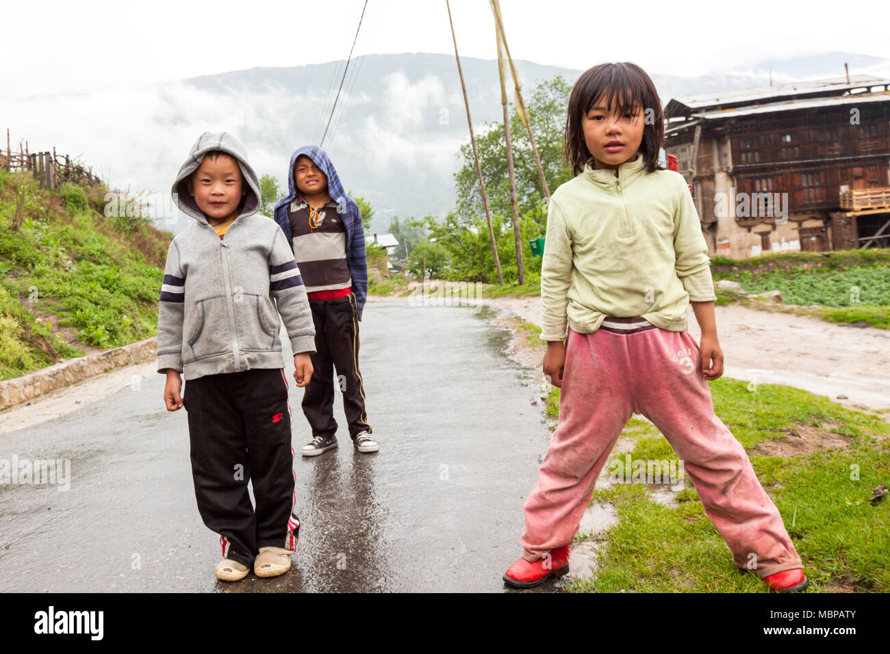 Children bhutan himalaya hi-res stock photography and images - Alamy