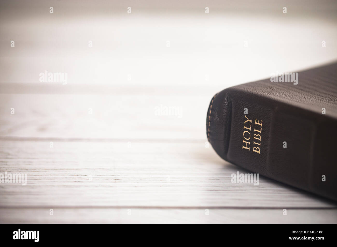 Closed bible hi-res stock photography and images - Alamy