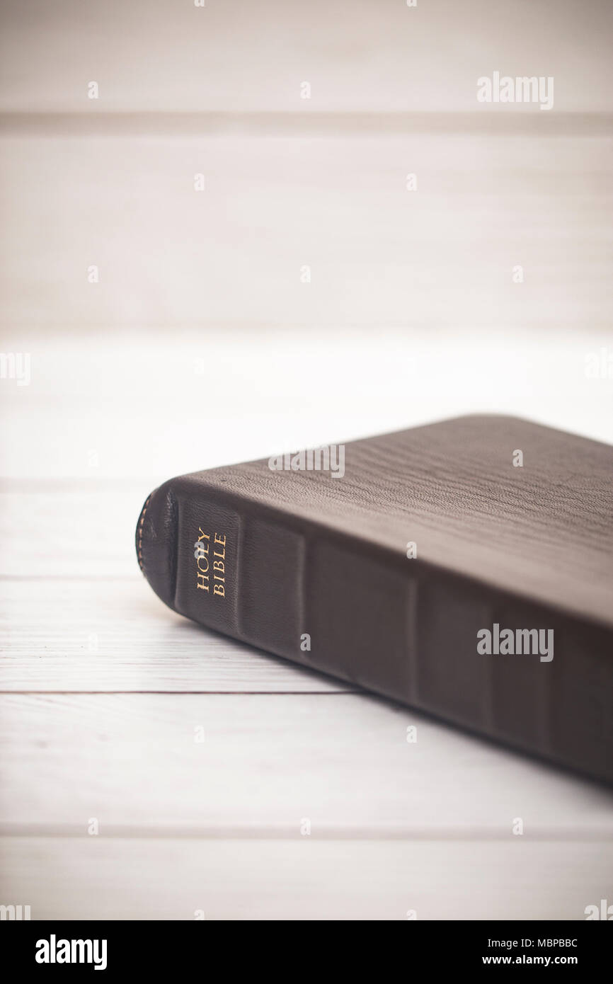 Closed bible hi-res stock photography and images - Alamy