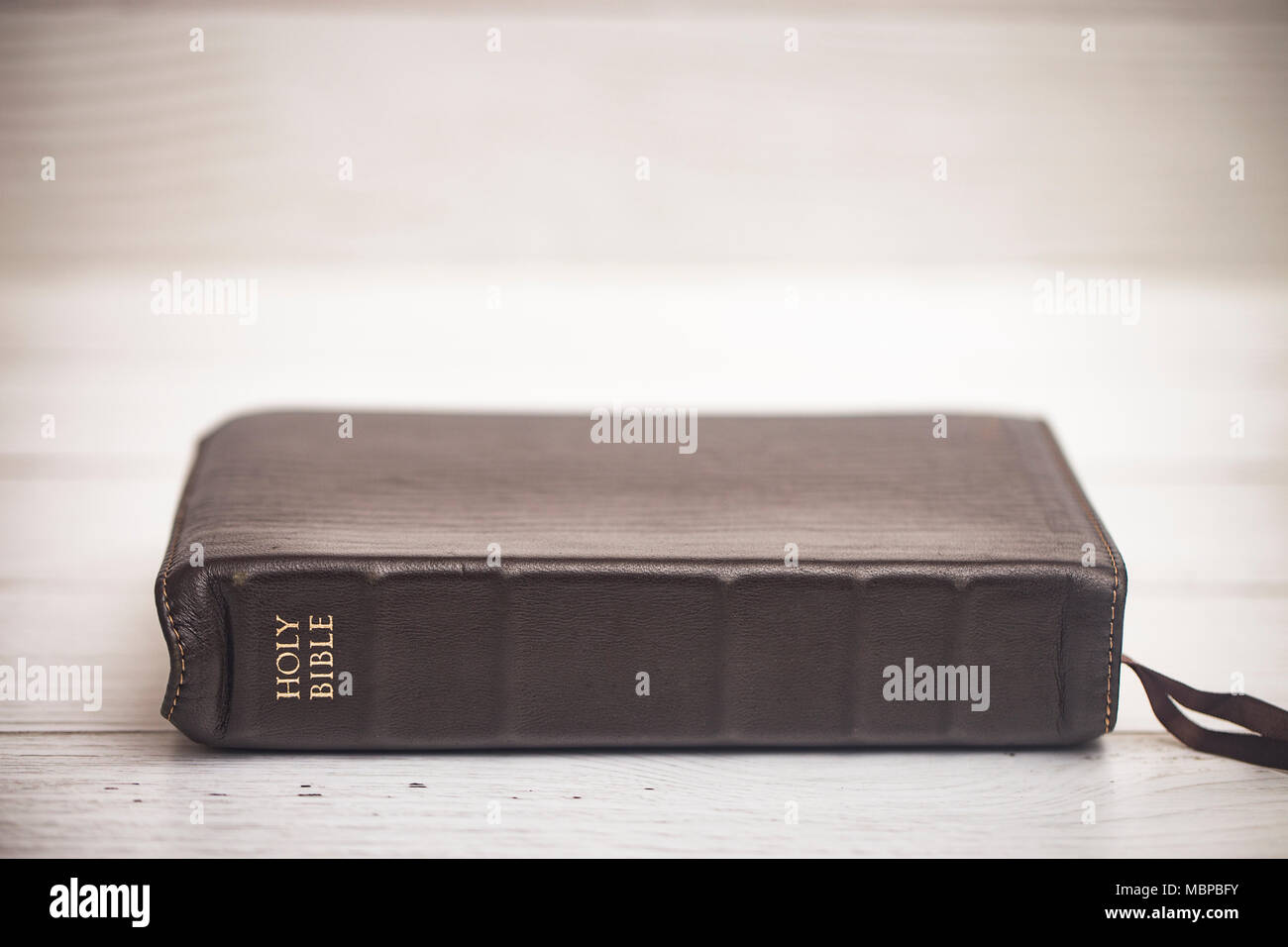 Closed bible hi-res stock photography and images - Alamy