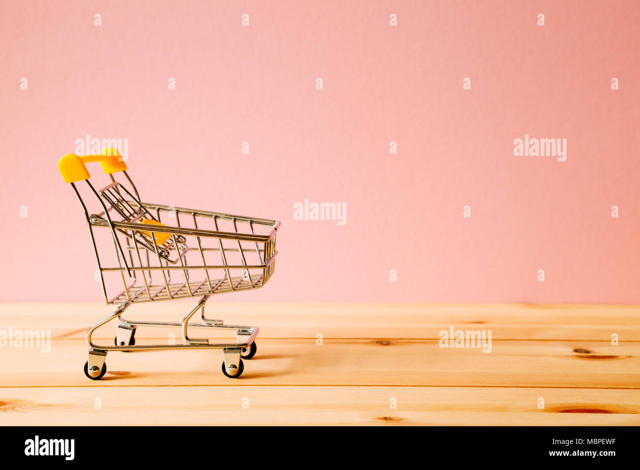 Empty wooden cart at market hi-res stock photography and images - Alamy