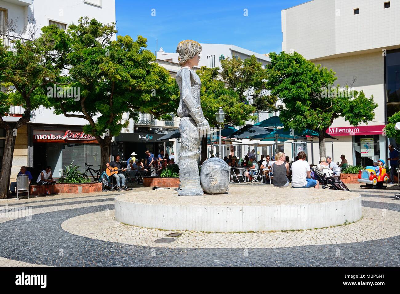 Saint sebastian statue hi-res stock photography and images - Alamy