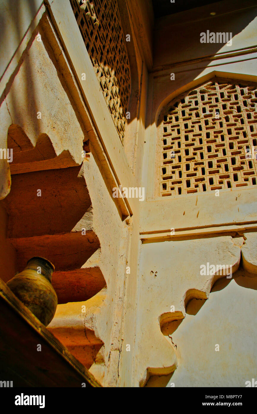 Fort jabrin oman courtyard hi-res stock photography and images - Alamy