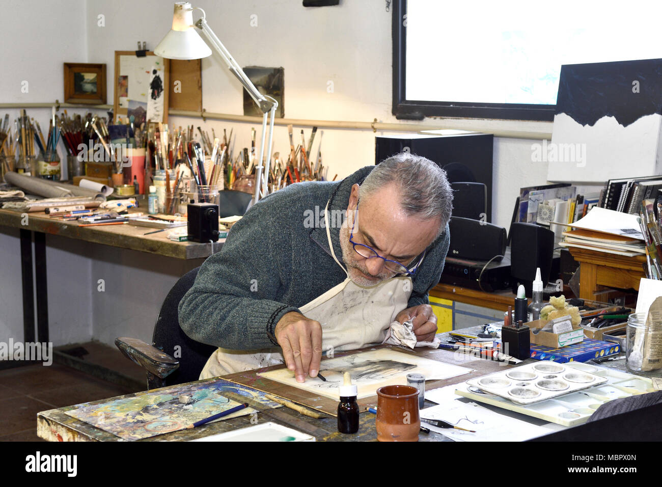 artist drawing with carbon pencil Stock Photo - Alamy