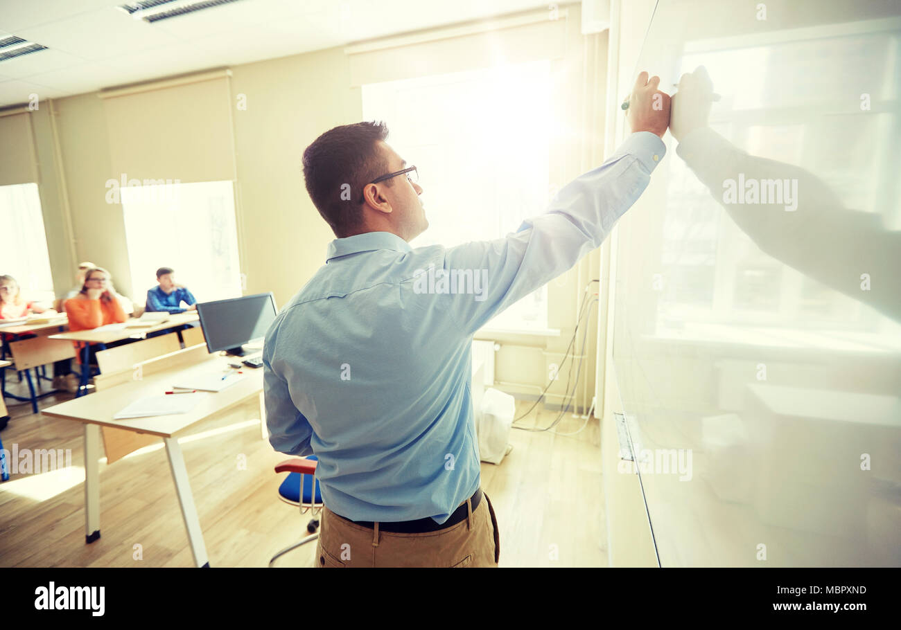 White middle school girl hi-res stock photography and images - Alamy