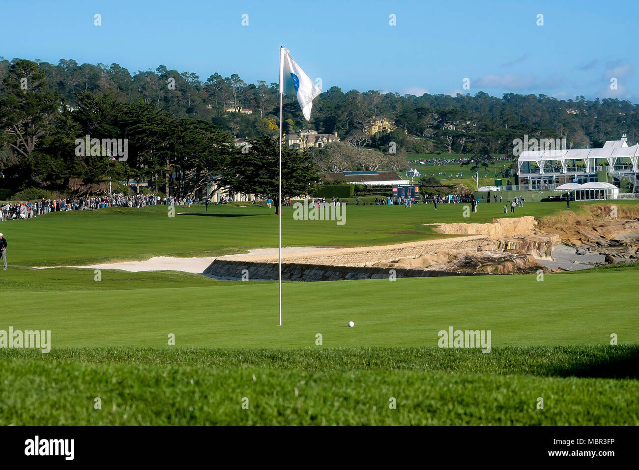 Pebble beach 18th hole hi-res stock photography and images - Alamy