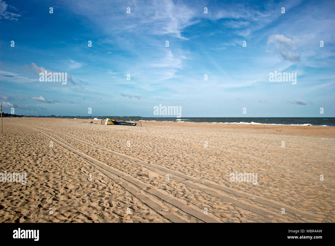 Negombo beach ocean hi-res stock photography and images - Alamy