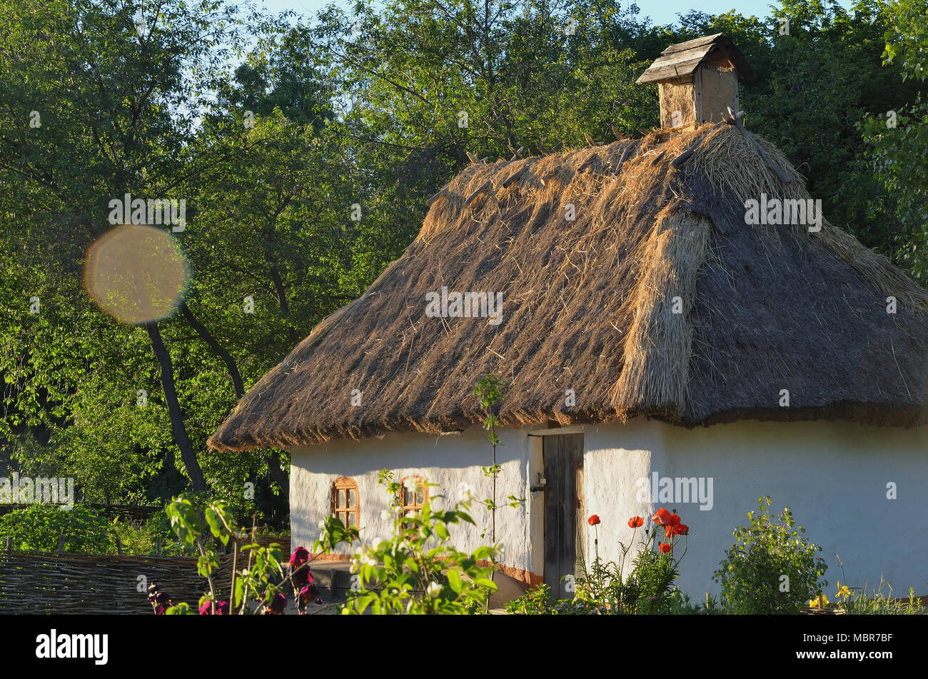 Clay hut hi-res stock photography and images - Alamy