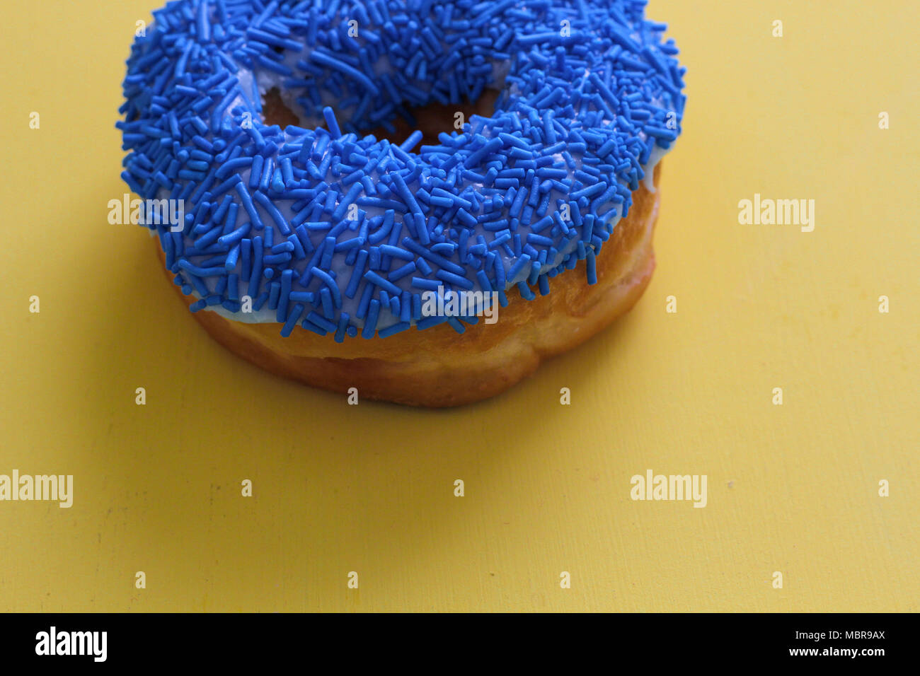 A blue sprinkled donut Stock Photo - Alamy
