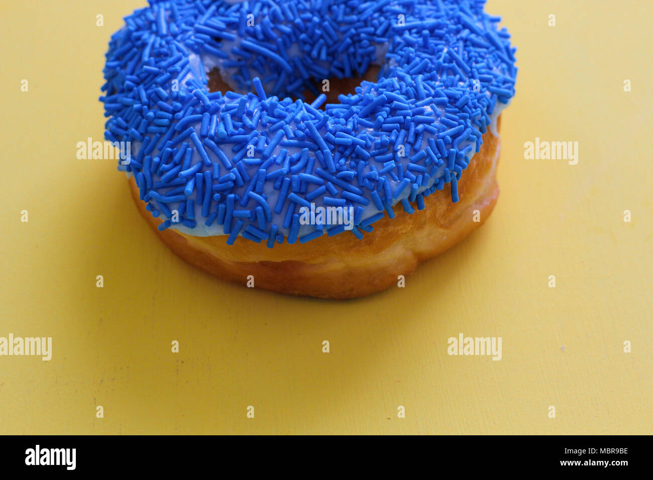 A blue sprinkled donut Stock Photo - Alamy