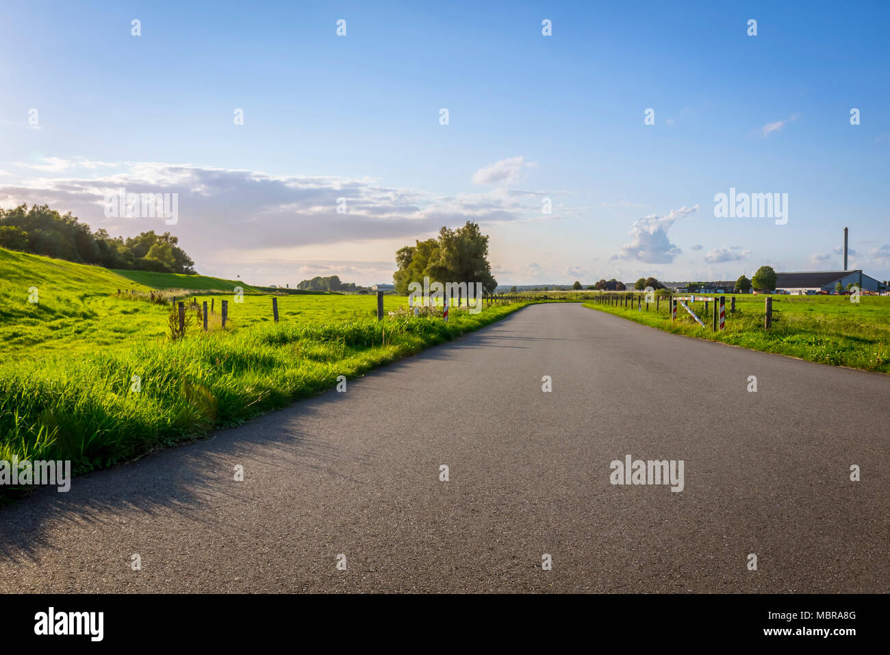 Pathway between the fields hi-res stock photography and images - Alamy