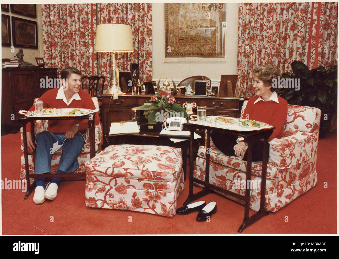 Ronald and Nancy Reagan with tv tables in the White House Residence ...