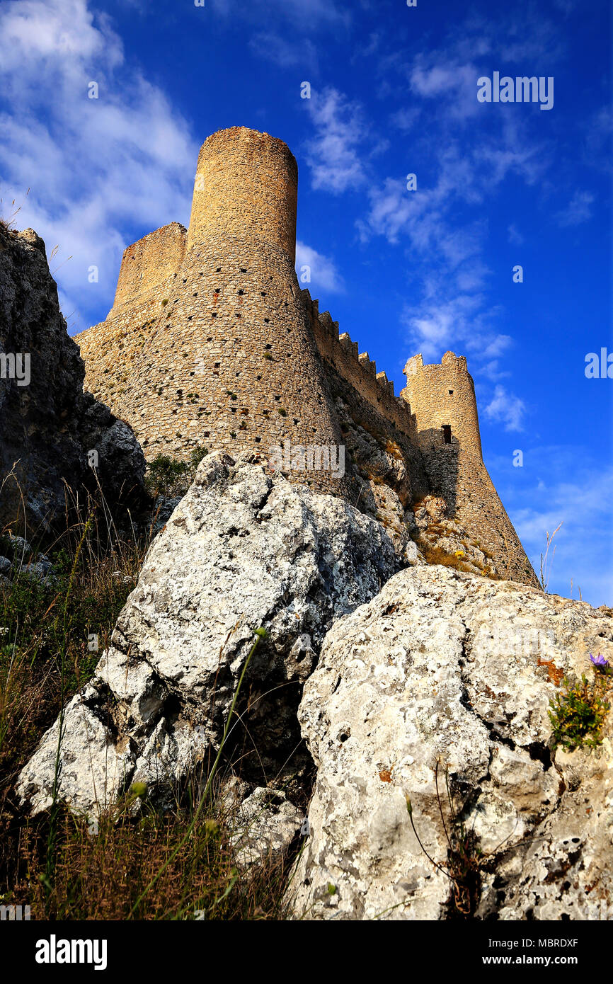 Rocca Calascio, Calascio village, L'Aquila district, Abruzzo, Italy ...