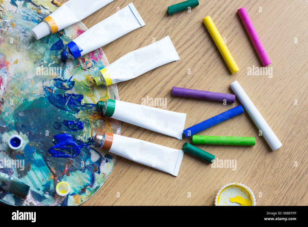 acrylic color or paint tubes and palette Stock Photo - Alamy