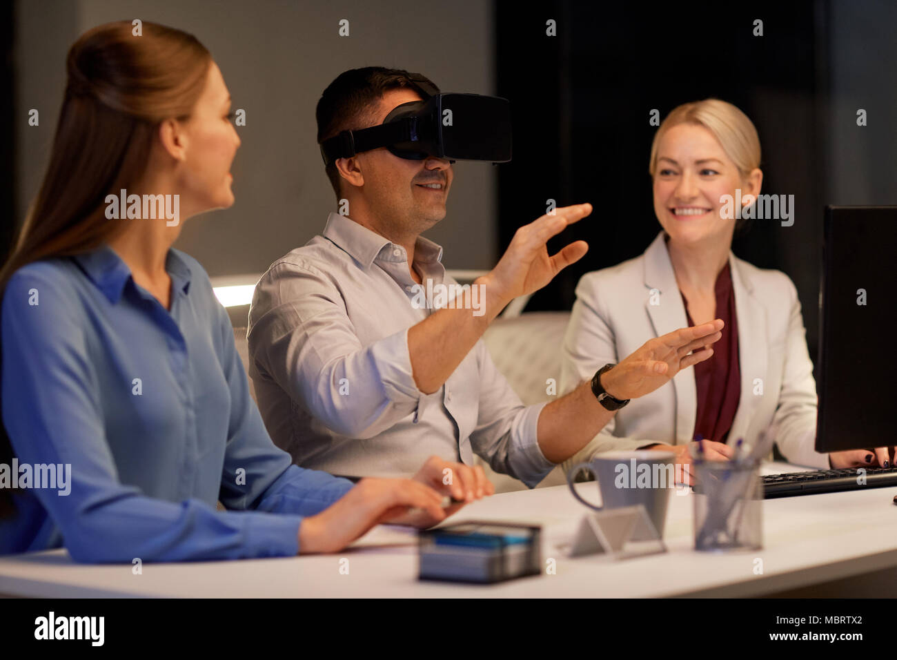 Virtual team hi-res stock photography and images - Alamy
