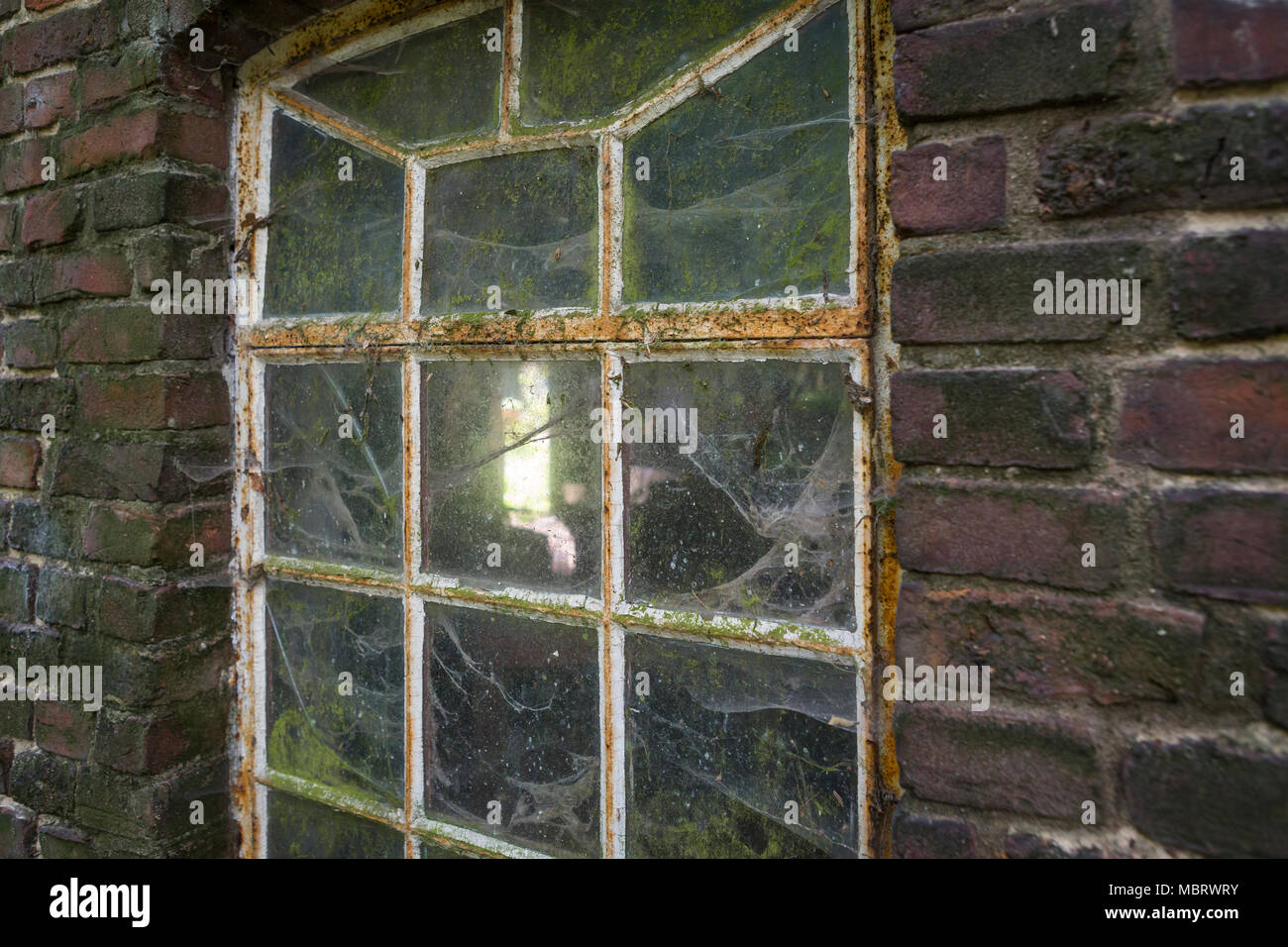 Vintage window frame hi-res stock photography and images - Alamy