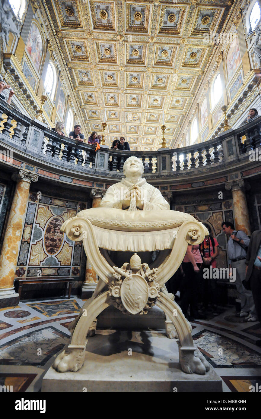 Statue of Pope Pius IX in prayer in Basilica Papale di Santa Maria ...