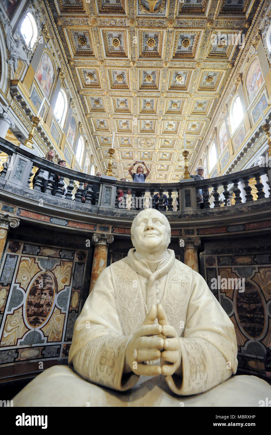 Statue of Pope Pius IX in prayer in Basilica Papale di Santa Maria ...