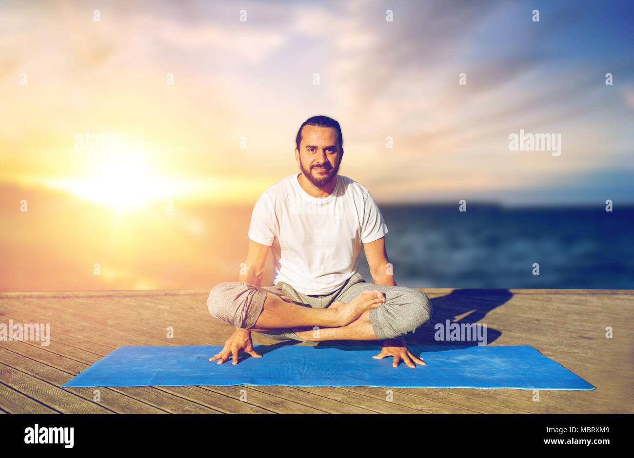 man doing yoga scale pose outdoors Stock Photo - Alamy