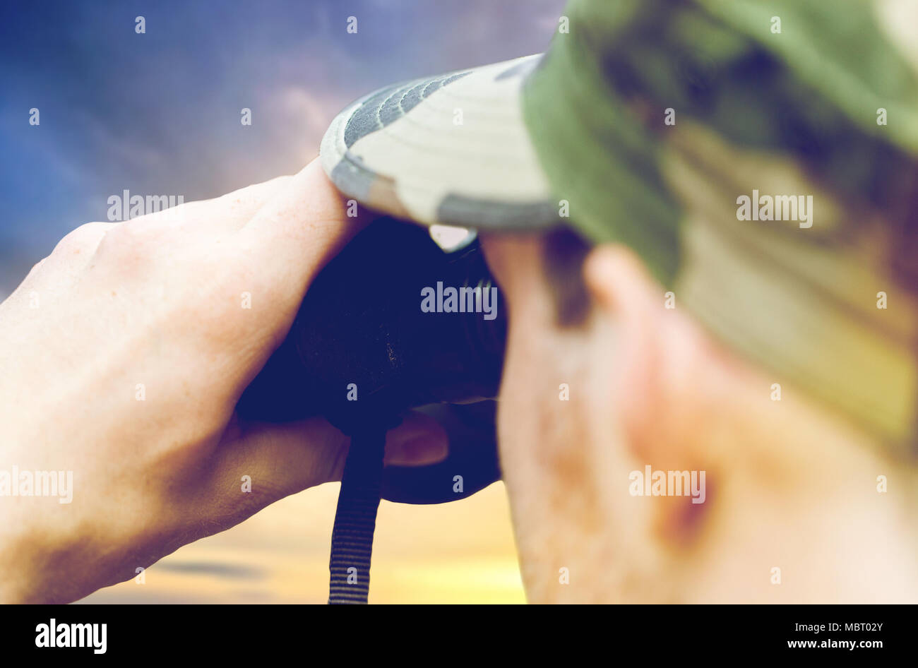 Looking up soldier hi-res stock photography and images - Alamy