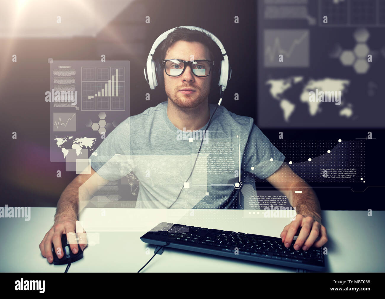 Computer screens analysis hi-res stock photography and images - Alamy