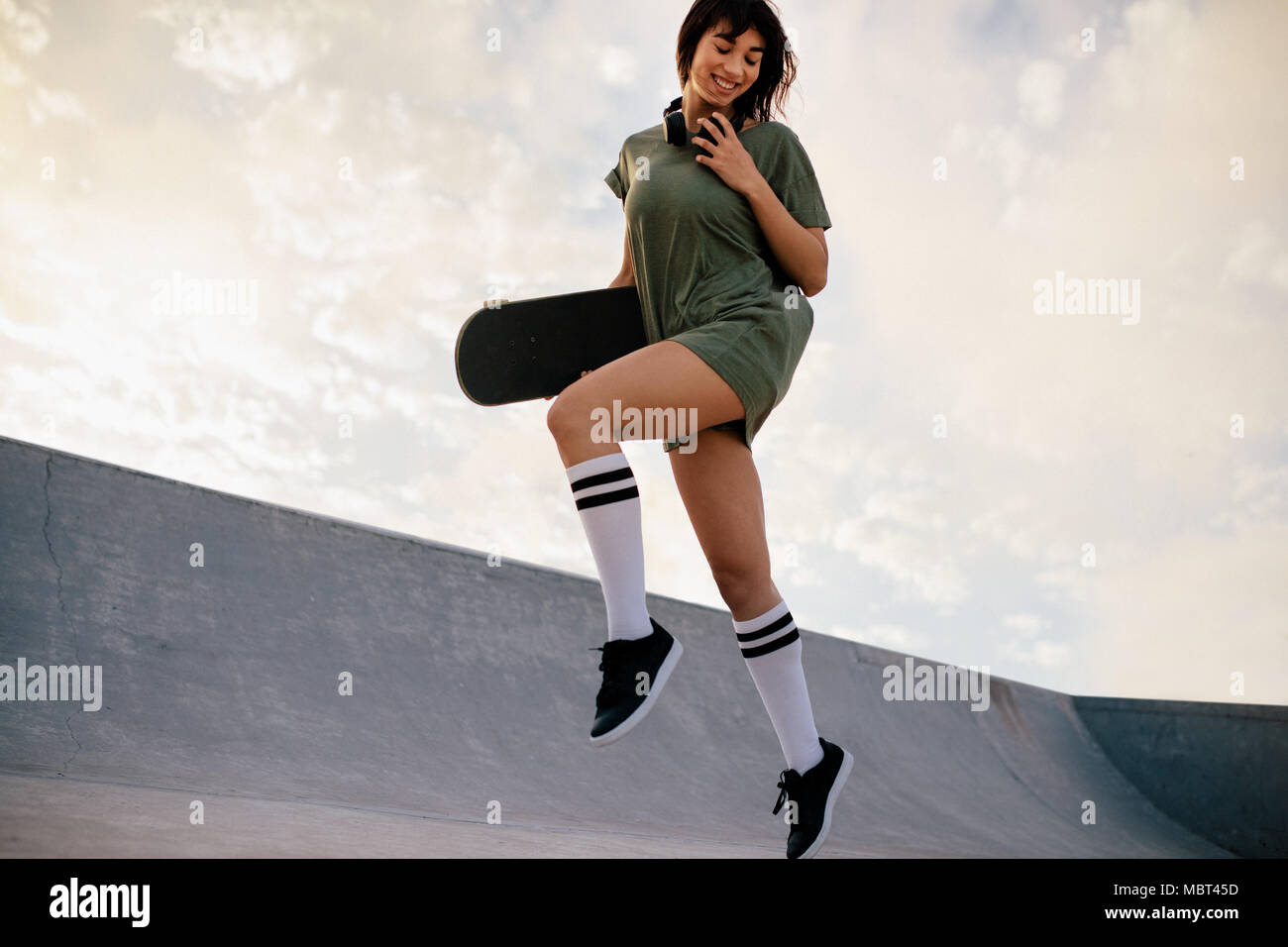 Female skateboarder hi-res stock photography and images - Alamy