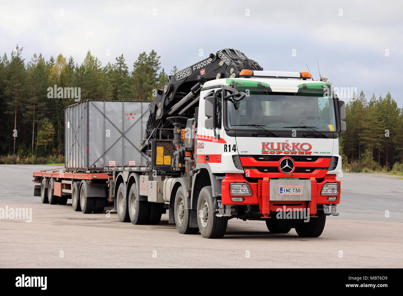 Fassi loader crane on truck hi-res stock photography and images - Alamy