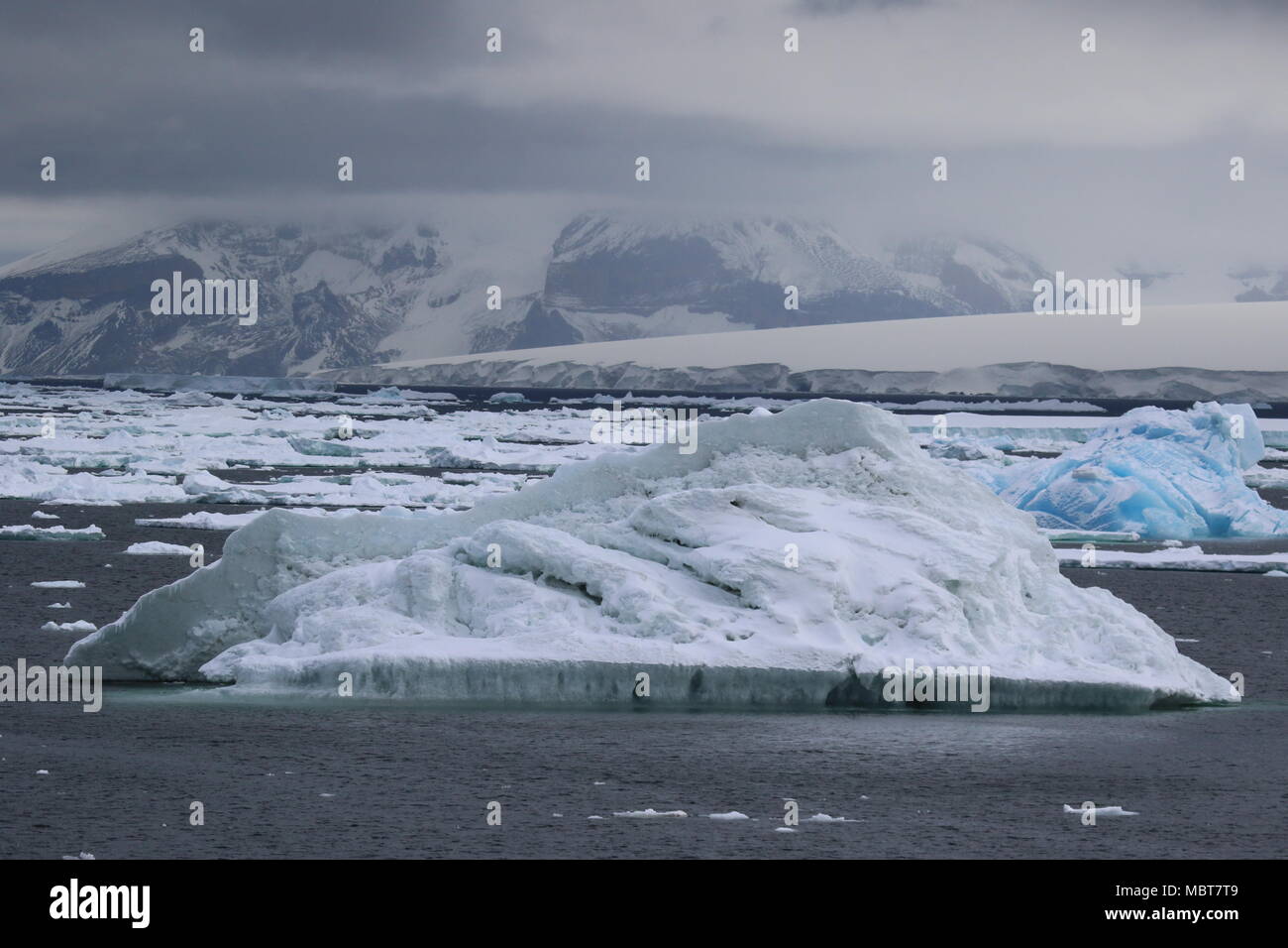 Vistas of antarctica hi-res stock photography and images - Alamy