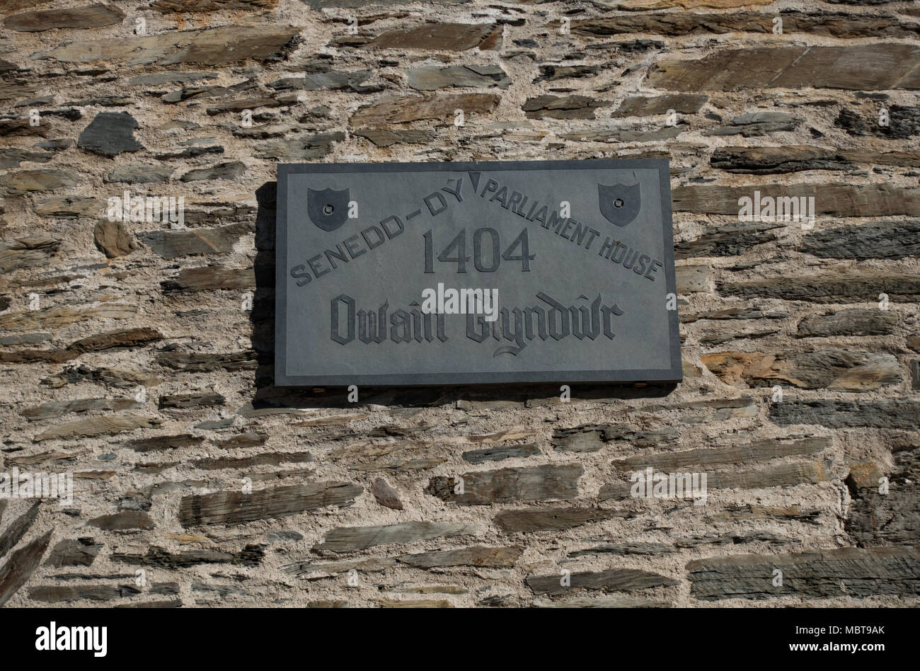 Plaque on the Old Parliment Building. Machynlleth Stock Photo - Alamy