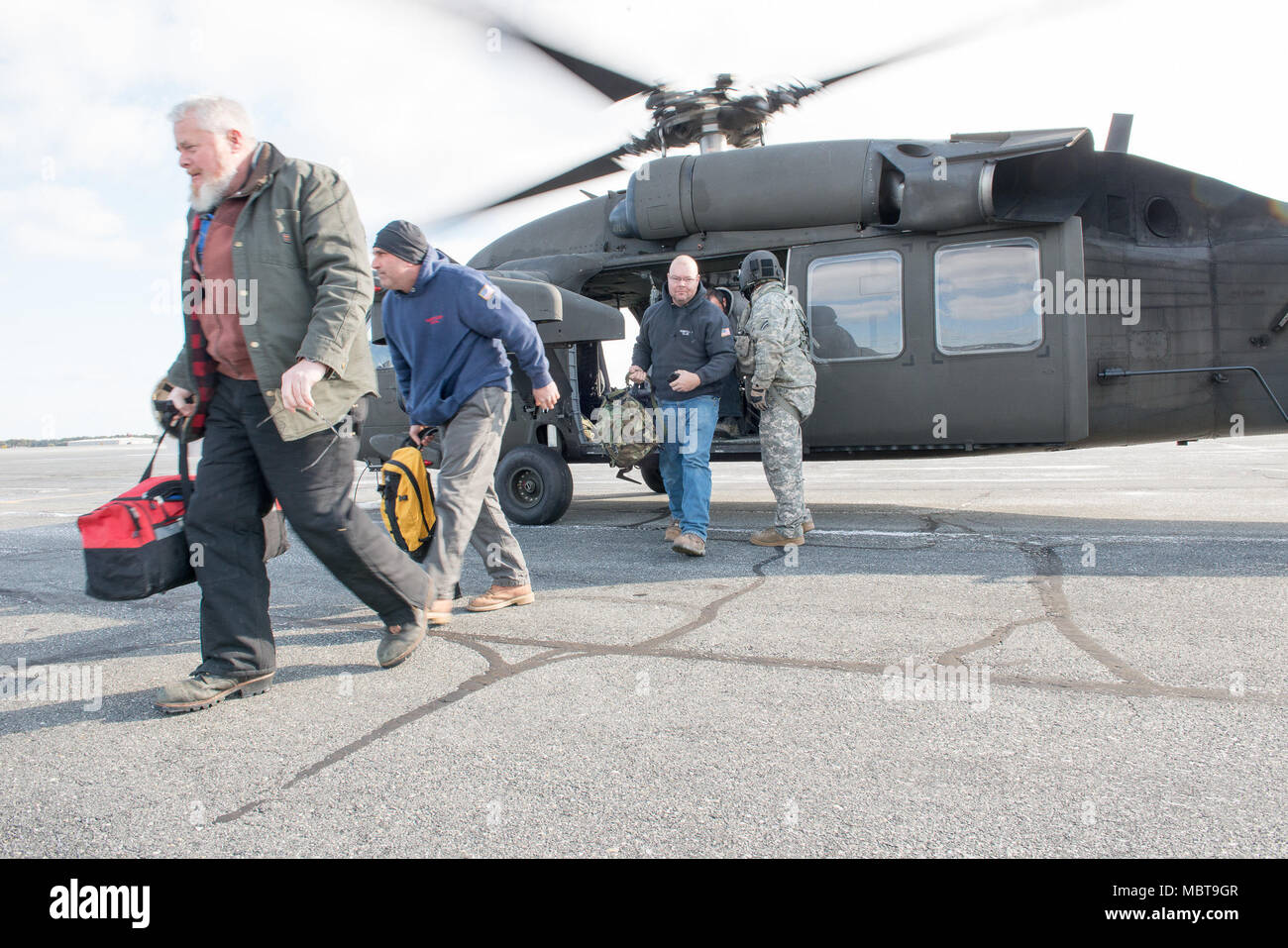 Soldiers from the Massachusetts National Guard's State Aviation Office ...