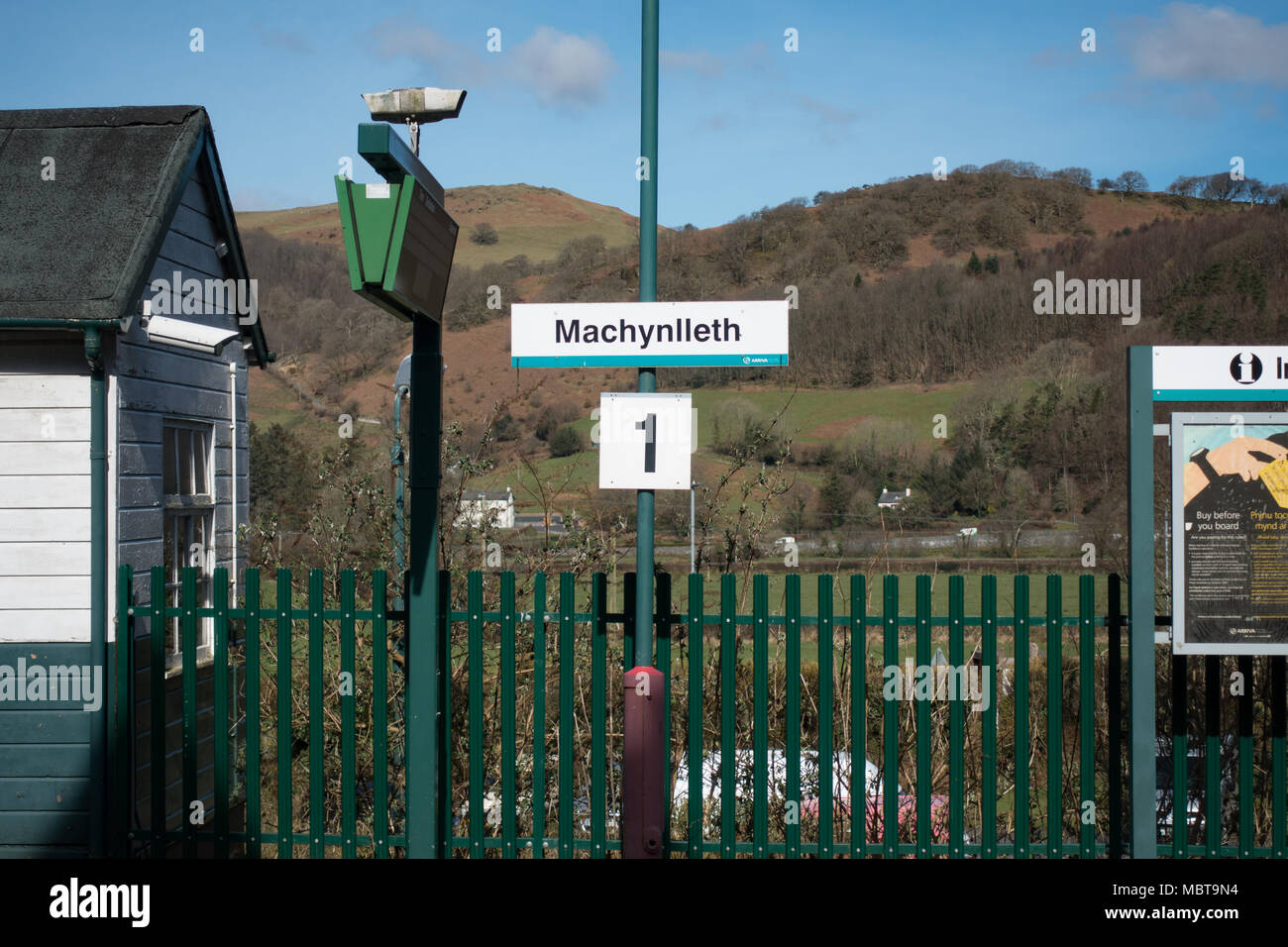 Sign post for Machynlleth Railway Station. Powys. Wales Stock Photo - Alamy