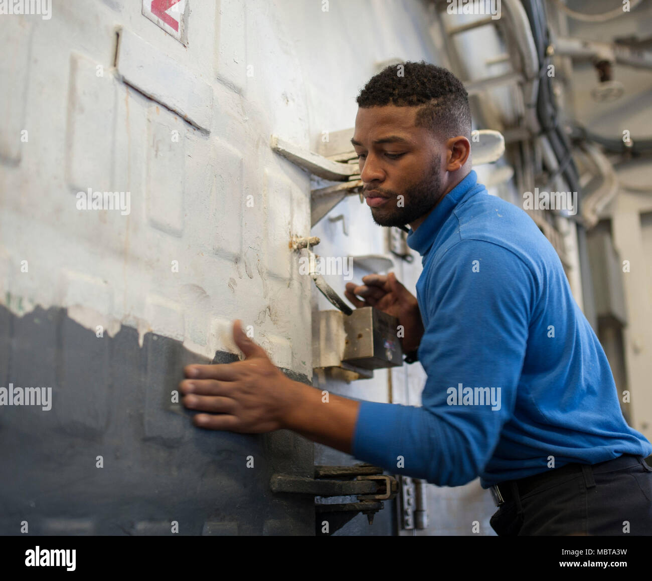 180104-N-SA412-0071 PACIFIC OCEAN (Jan. 4, 2018) Airman Devonte Walker ...